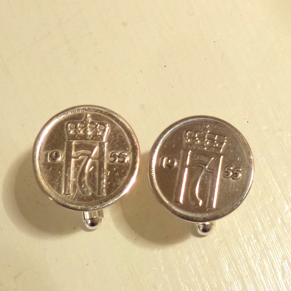 Fra 1955. Nostalgiske mansjettknapper med gammel norsk 25-øring. - Epla