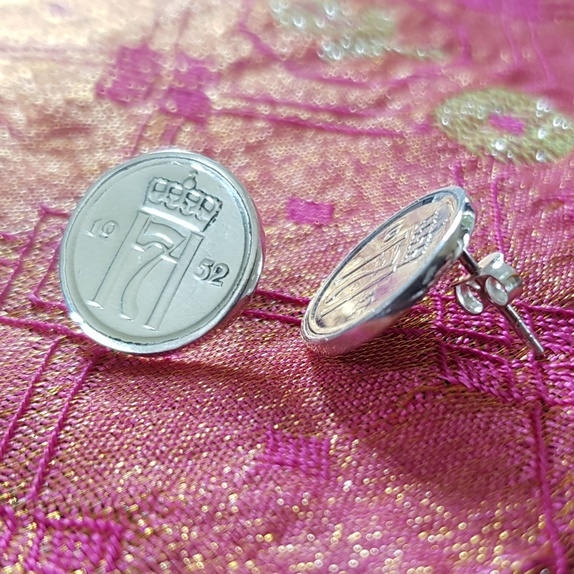 siste.Studs med gammel 10 øring, Kong Håkon den 7. - Epla