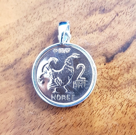 Anheng med gammel 2 øring med tiurmotiv. - Epla