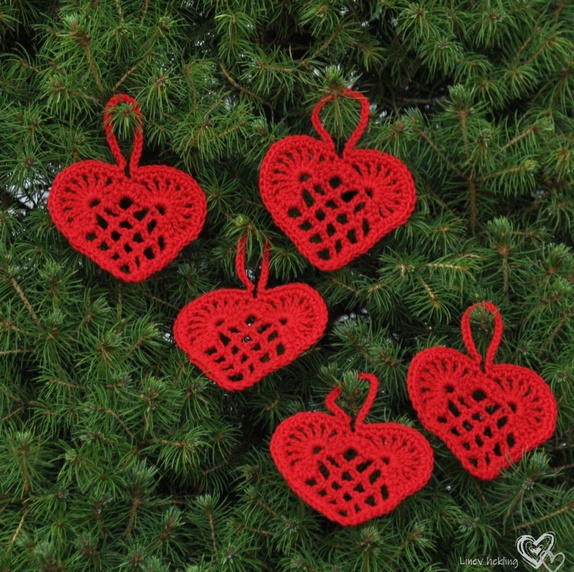 5 stk. Heklet hjerter juletrepynt. - Epla
