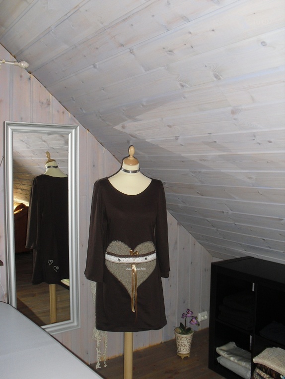 Brun hjerte kjole - Epla