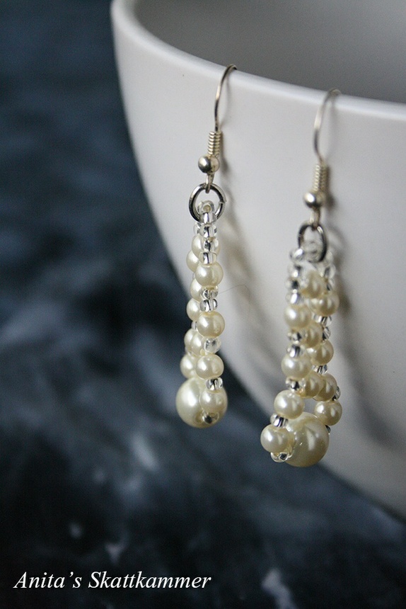 Ørepynt med romantiske kremhvite perler - Epla